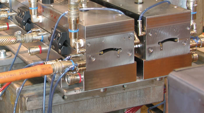 Hilera de extrusión para perfiles de persiana - Baruffaldi Plastic Technology - Vídeos