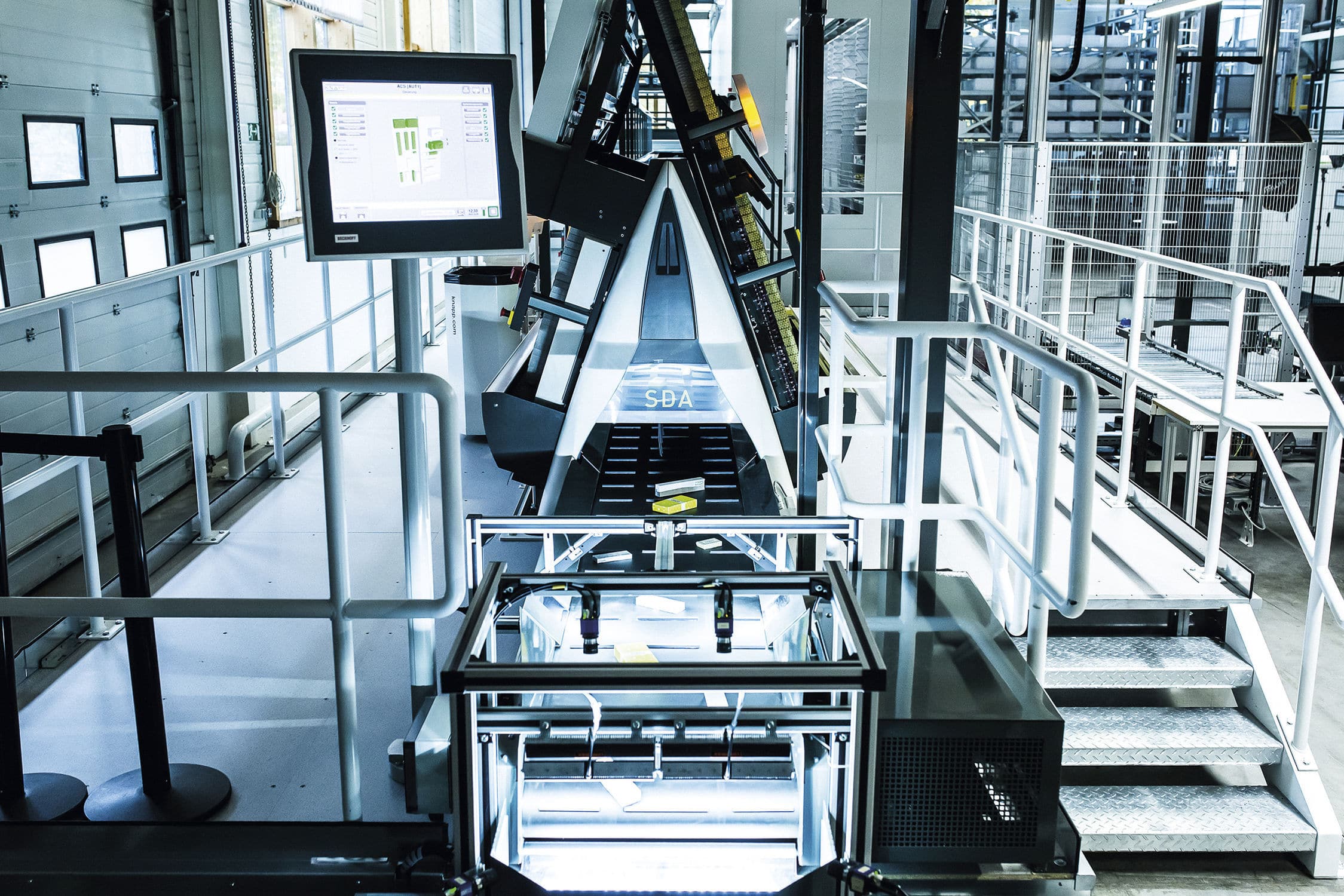 Máquina de preparación de pedidos automática - KNAPP