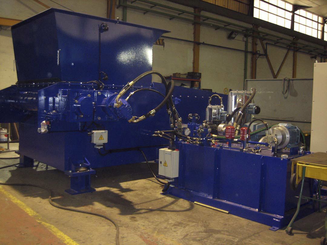 Molino de cuchillas / vertical / para reciclaje / para trituración en ...