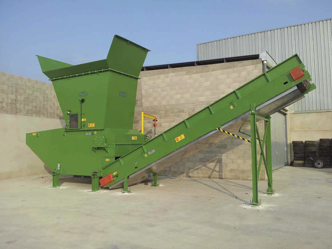 Molino de cuchillas / vertical / para reciclaje / para trituración en ...