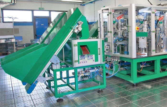 Línea de ensamblaje automática - Cosberg SpA - de goznes / para placas ...