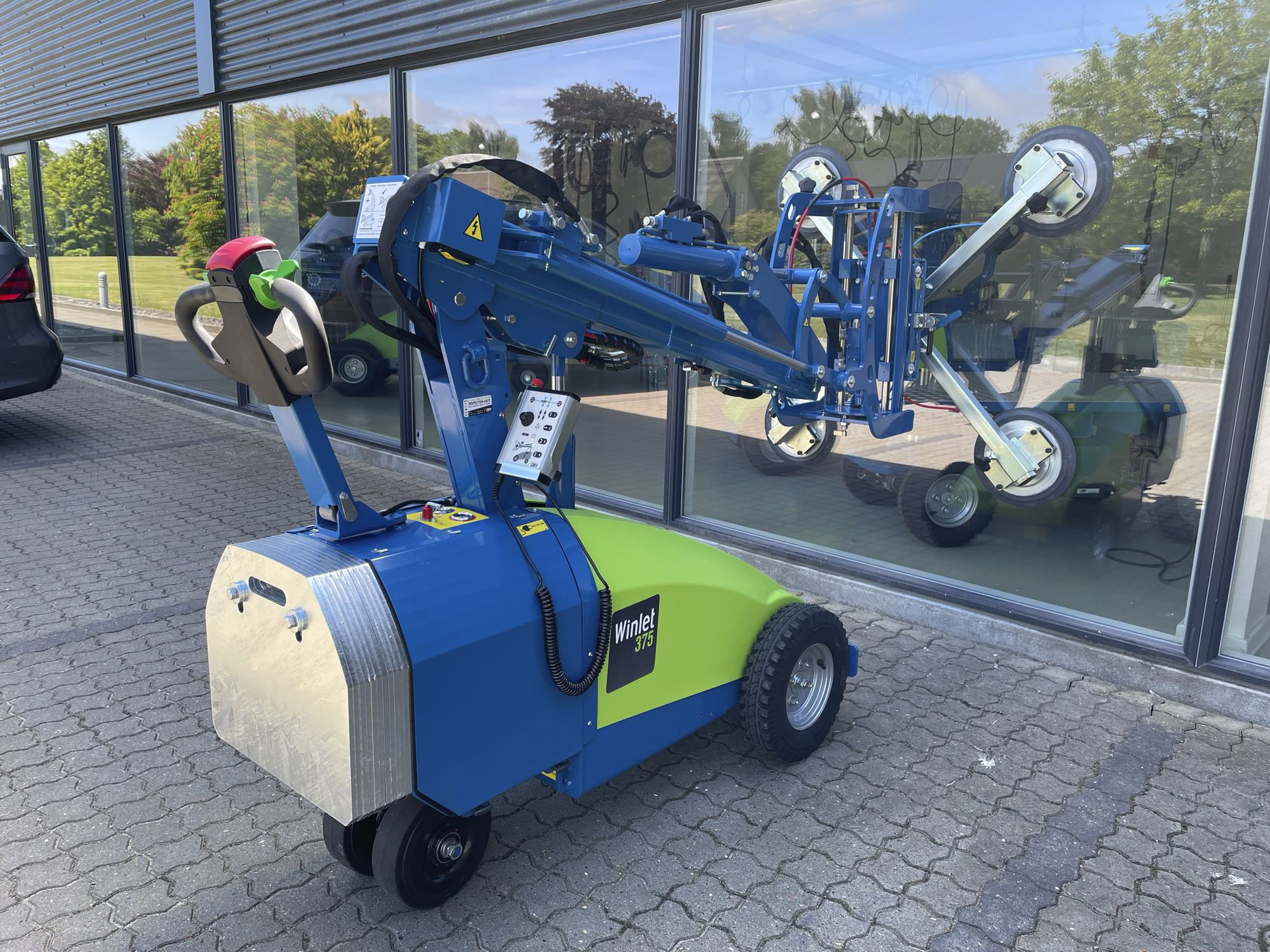 Minigrúa para la manipulación de fachadas con ventanas incorporadas - Winlet 375 - GMV Handling ...