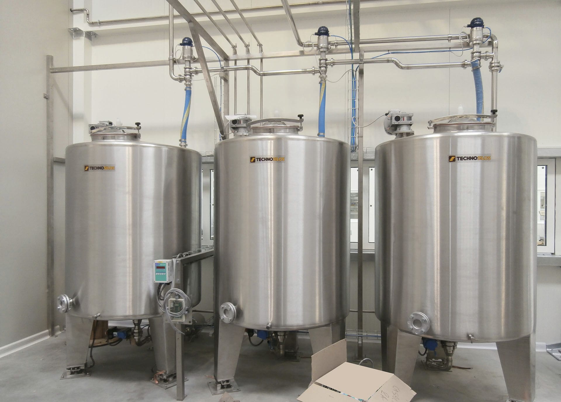 Cuba de almacenaje - TECHNOSILOS - para líquido / de acero inoxidable ...