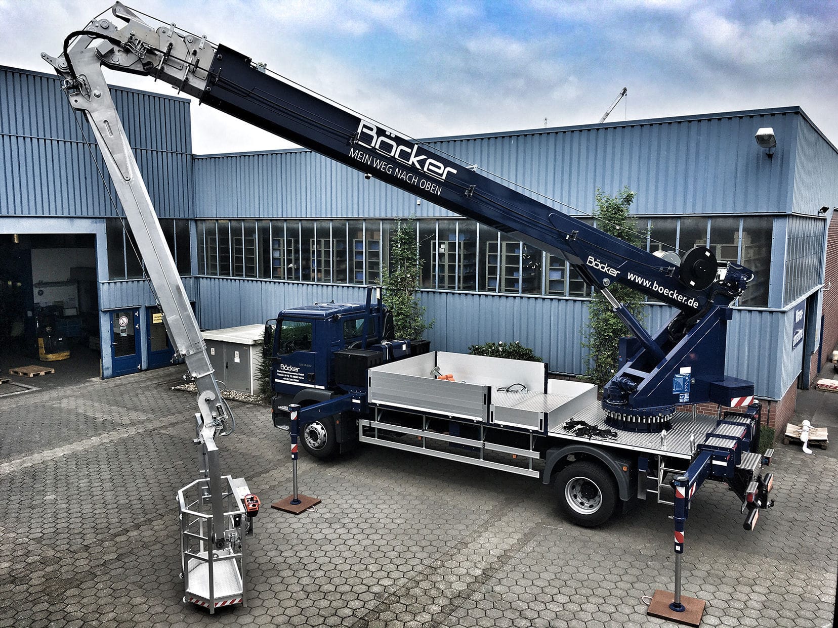 Grúa montada sobre camión - AK 42/4000 - Böcker Maschinenwerke GmbH ...
