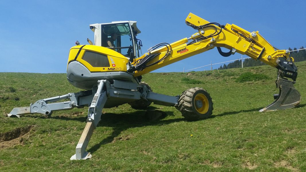 Excavadora intermedia - M220 - Menzimuck - de ruedas / diésel / araña