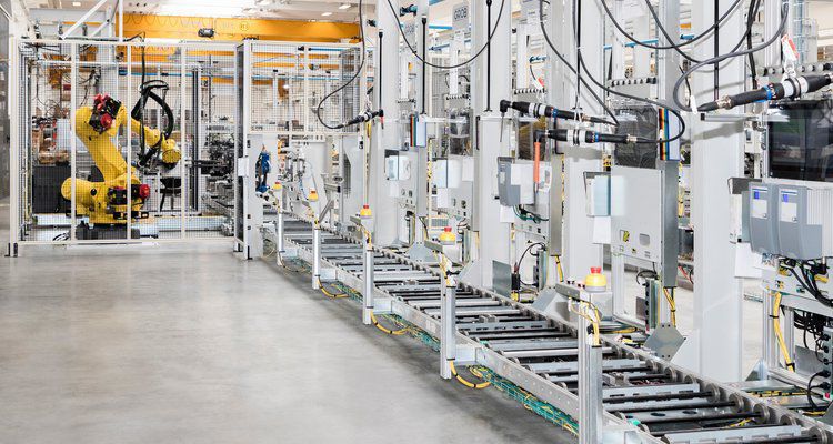 Línea de ensamblaje automatizada - GROB-WERKE - semiautomática