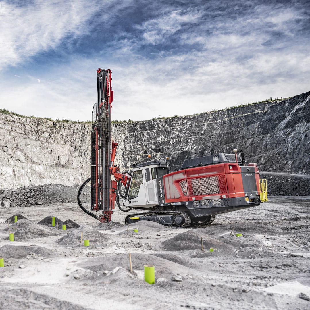 Perforadora de pozo - Pantera™ DP1600i - Sandvik Mining and Rock ...