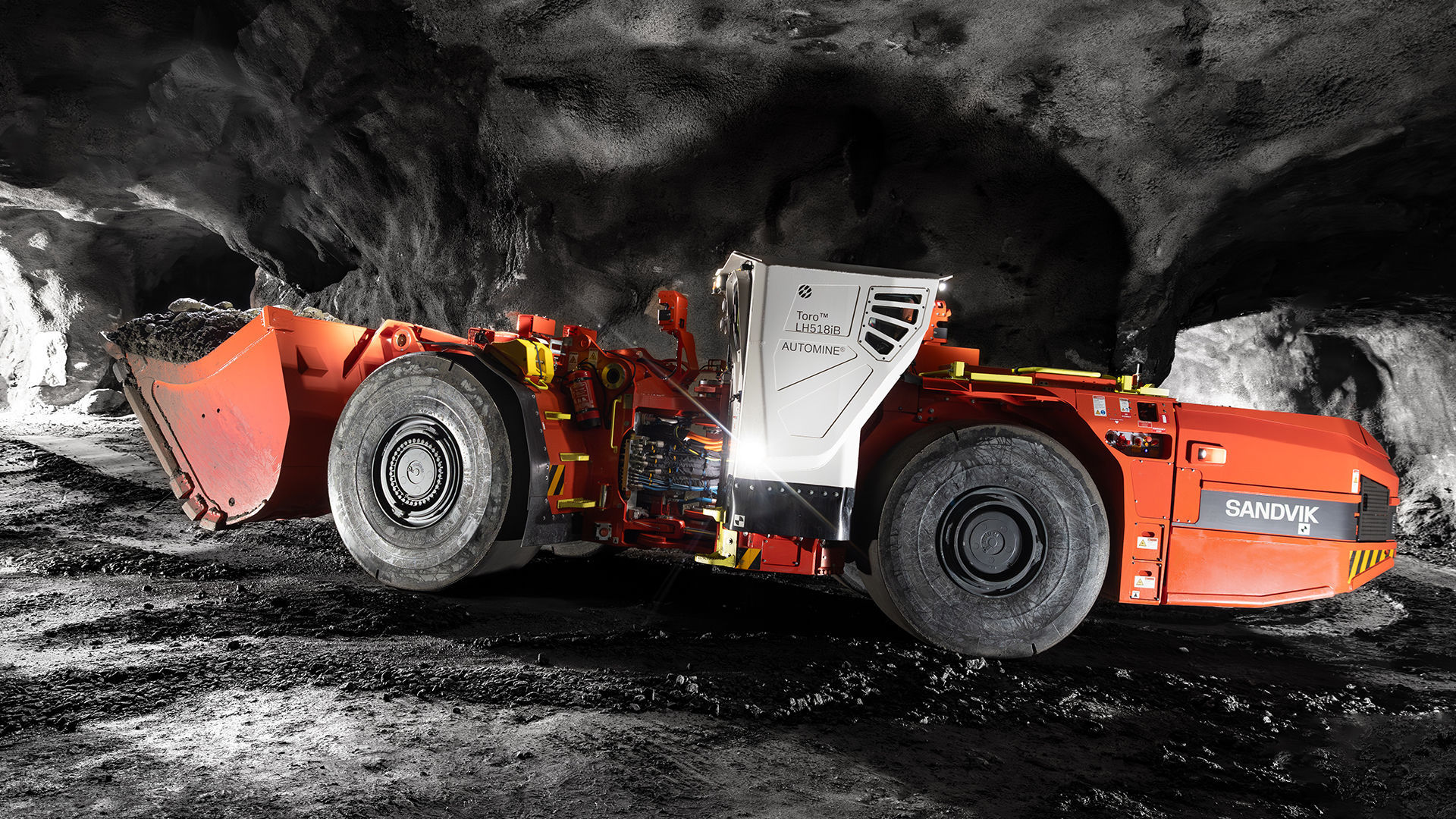Cargadora con neumáticos - Toro® LH518iB - Sandvik Mining and Rock ...