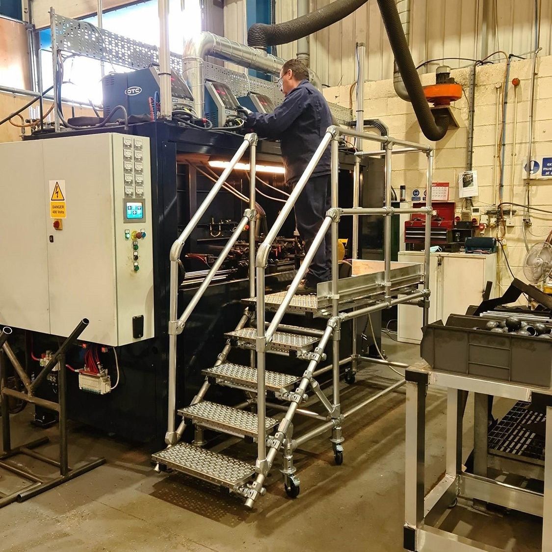 Plataforma de trabajo - Fisher Alvin Limited - de acceso / móvil / con ...