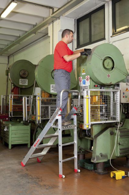 Escabel portátil - CM series - Faraone Industrie Spa - de aluminio