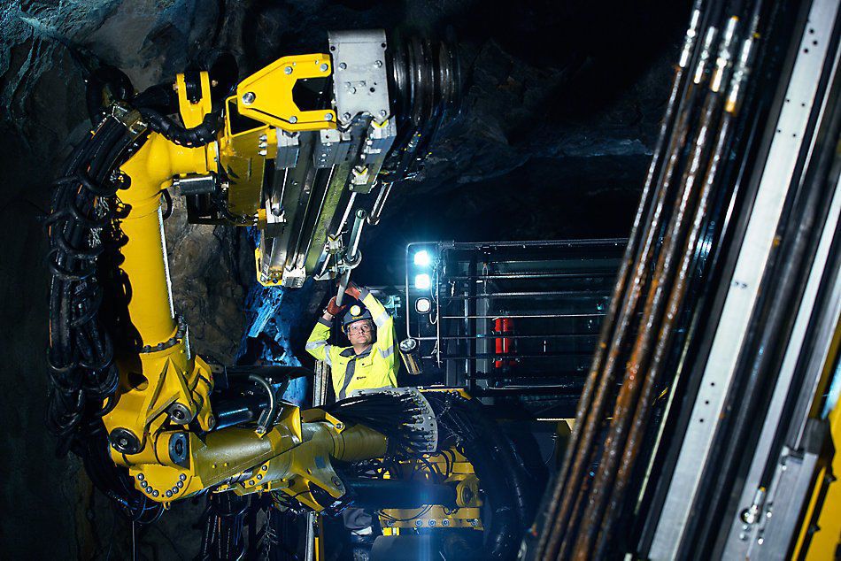Perforadora Jumbo Para Túnel Boomer M Epiroc De Dos Brazos
