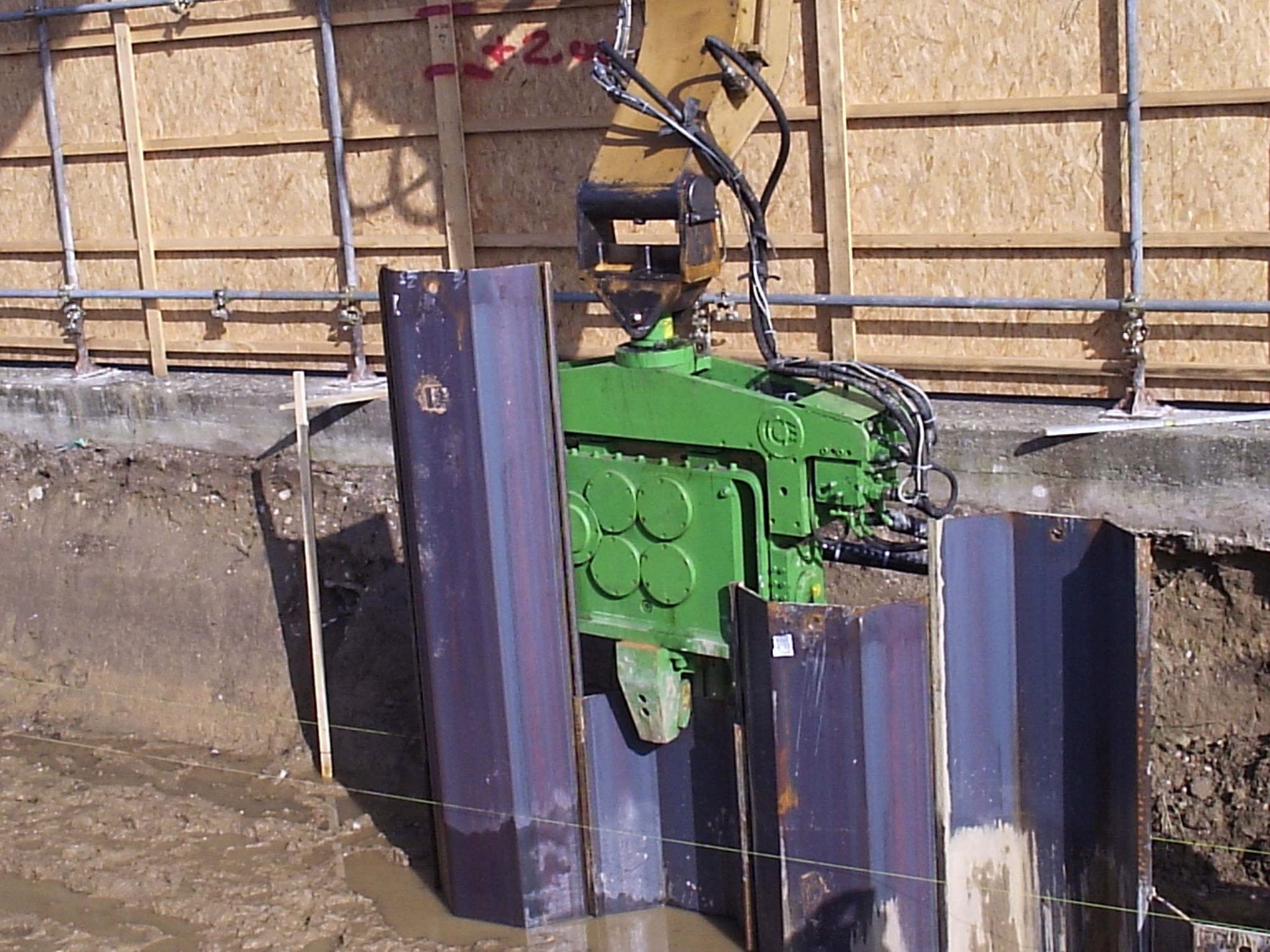 Martinete vibratoria - 823SH - International Construction Equipment BV