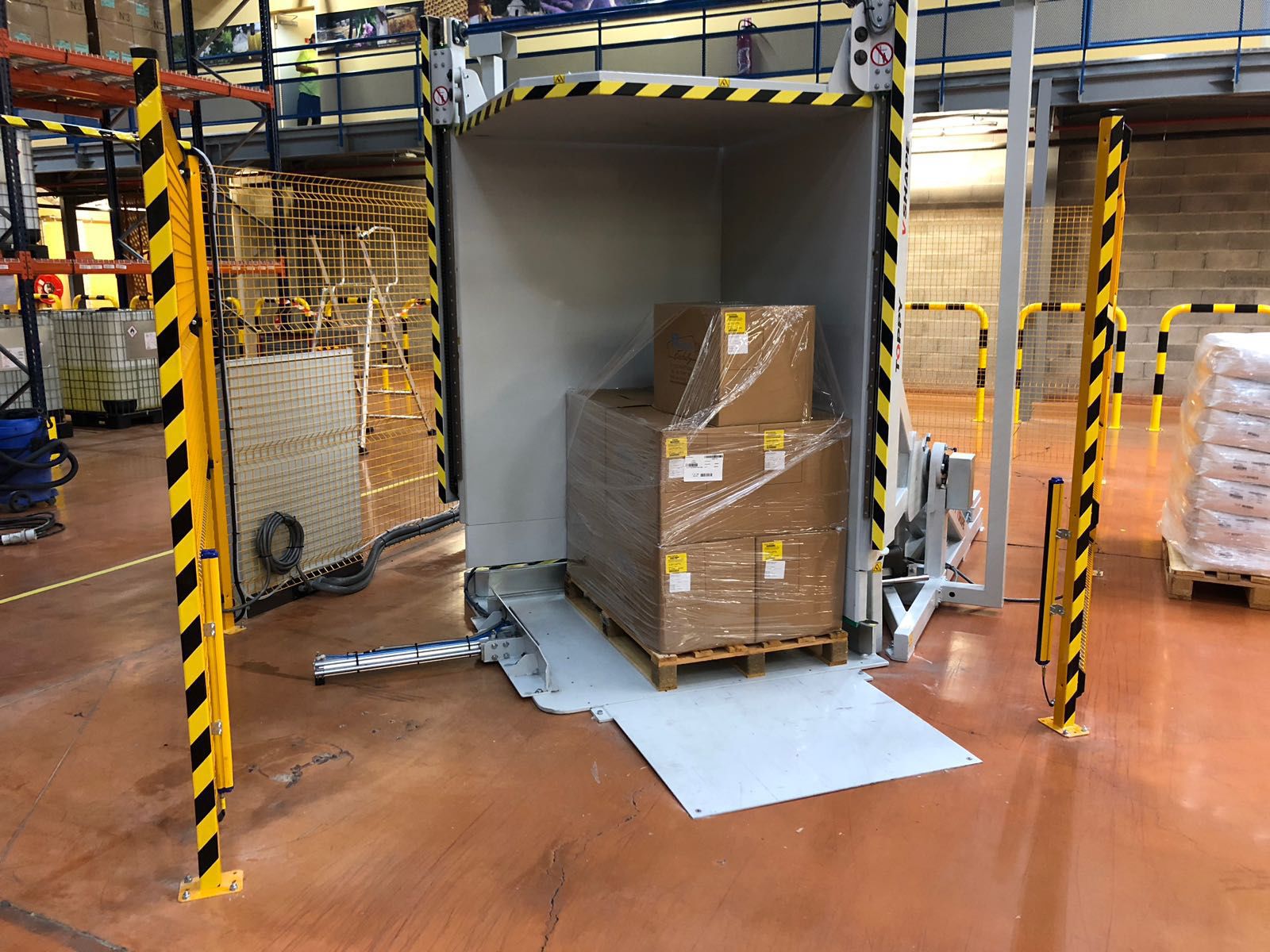 Volteador eléctrico - V-Shape 120° - TOPPY SRL - de palés