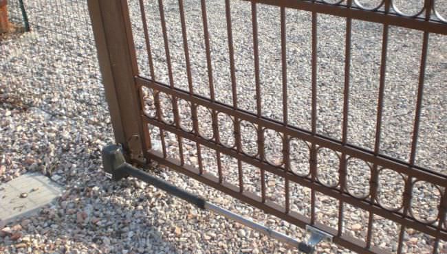 Actuador lineal - NEO - QUIKO ITALY - eléctrico / para portón batiente ...