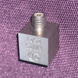Acelerómetro 1 eje - A/120/V series - DJB Instruments UK Ltd ...