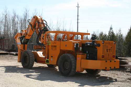 Rompe-rocas subterráneo - 14 570 kg | TM15 - Breaker Technology, LTD.