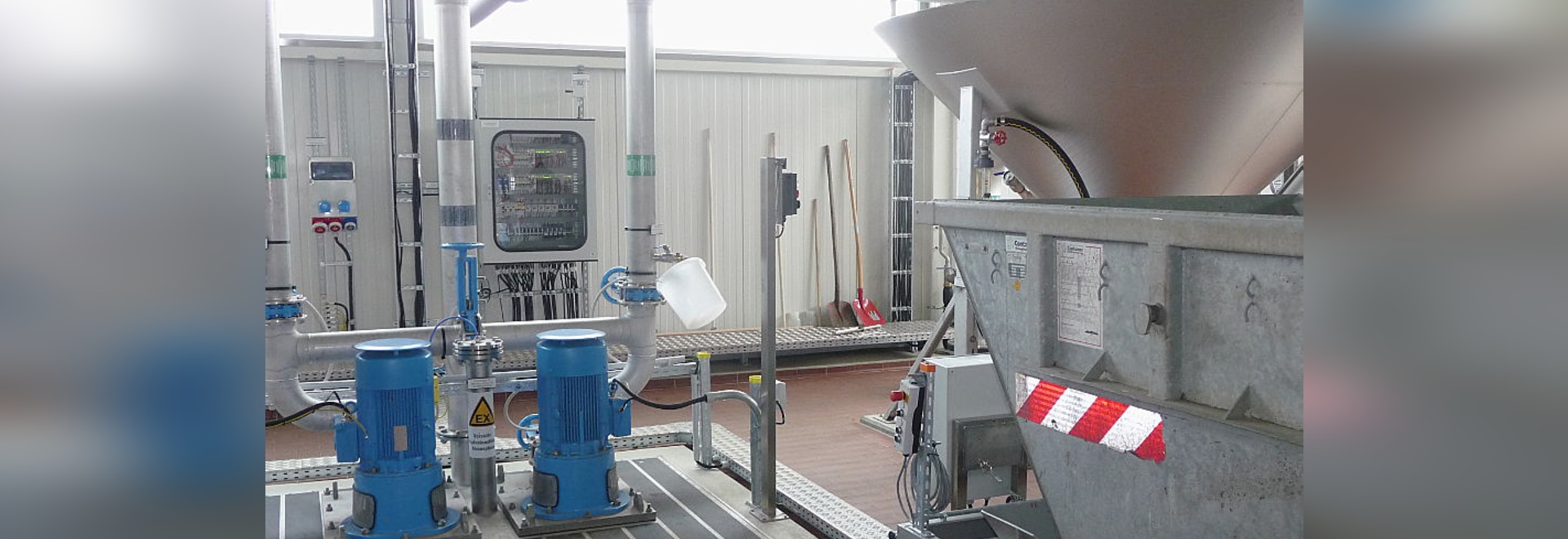 Retiro de la arena de las aguas residuales con las bombas de Egger ...